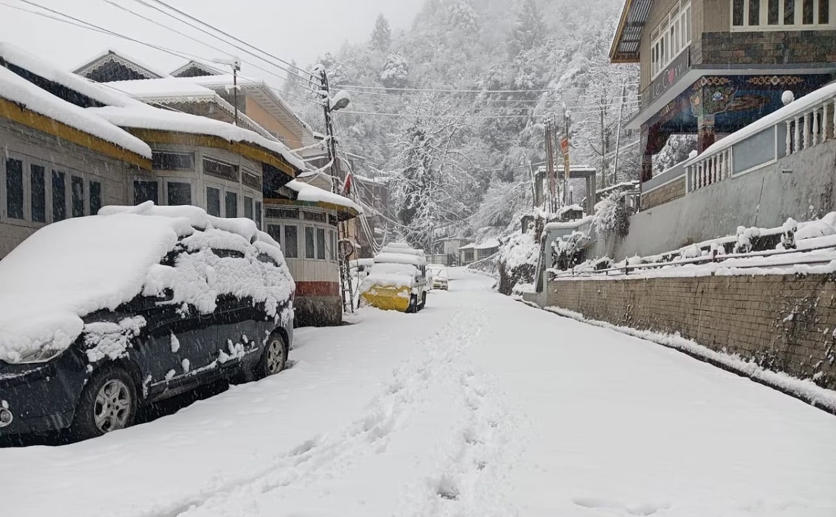 The first snowfall of the season transforms Sikkim into a winter ...