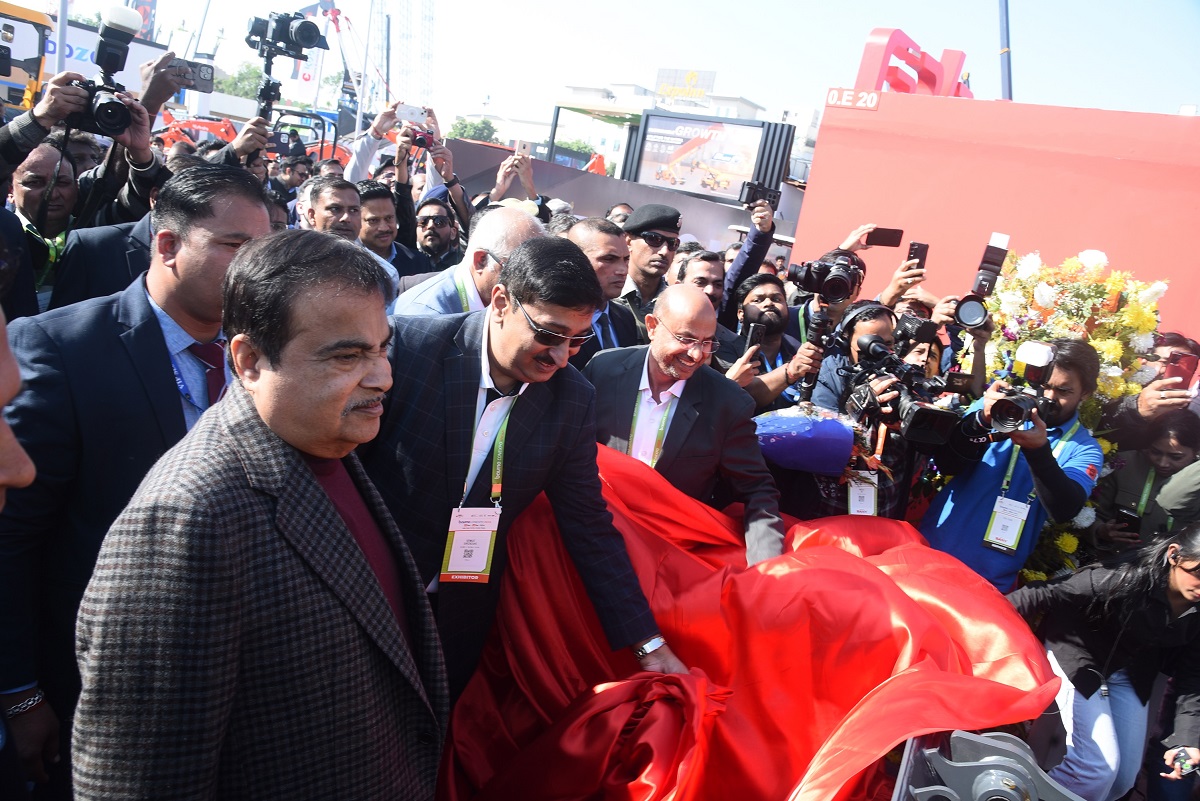 Mahindra launches CEV-V range of construction equipment at BAUMA ...