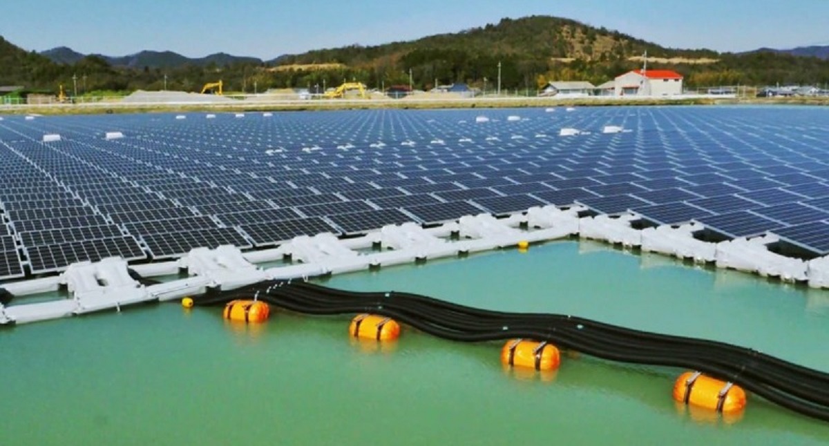 Japan’s Floating Solar Panels Aim to Revolutionize Renewable Energy ...